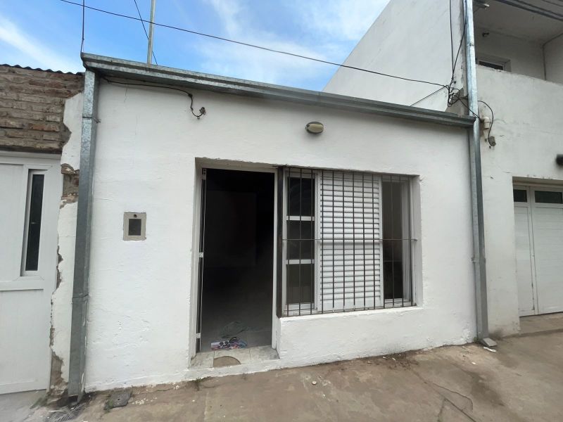 Alquiler | Casa de 1 Dorm a 50mts de Av. Aristobulo del Valle | 9010 ...